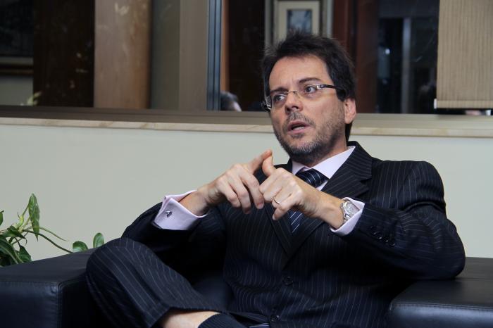 Não existe indústria do dano moral. Isso é um mito Alcides da Fonseca ...